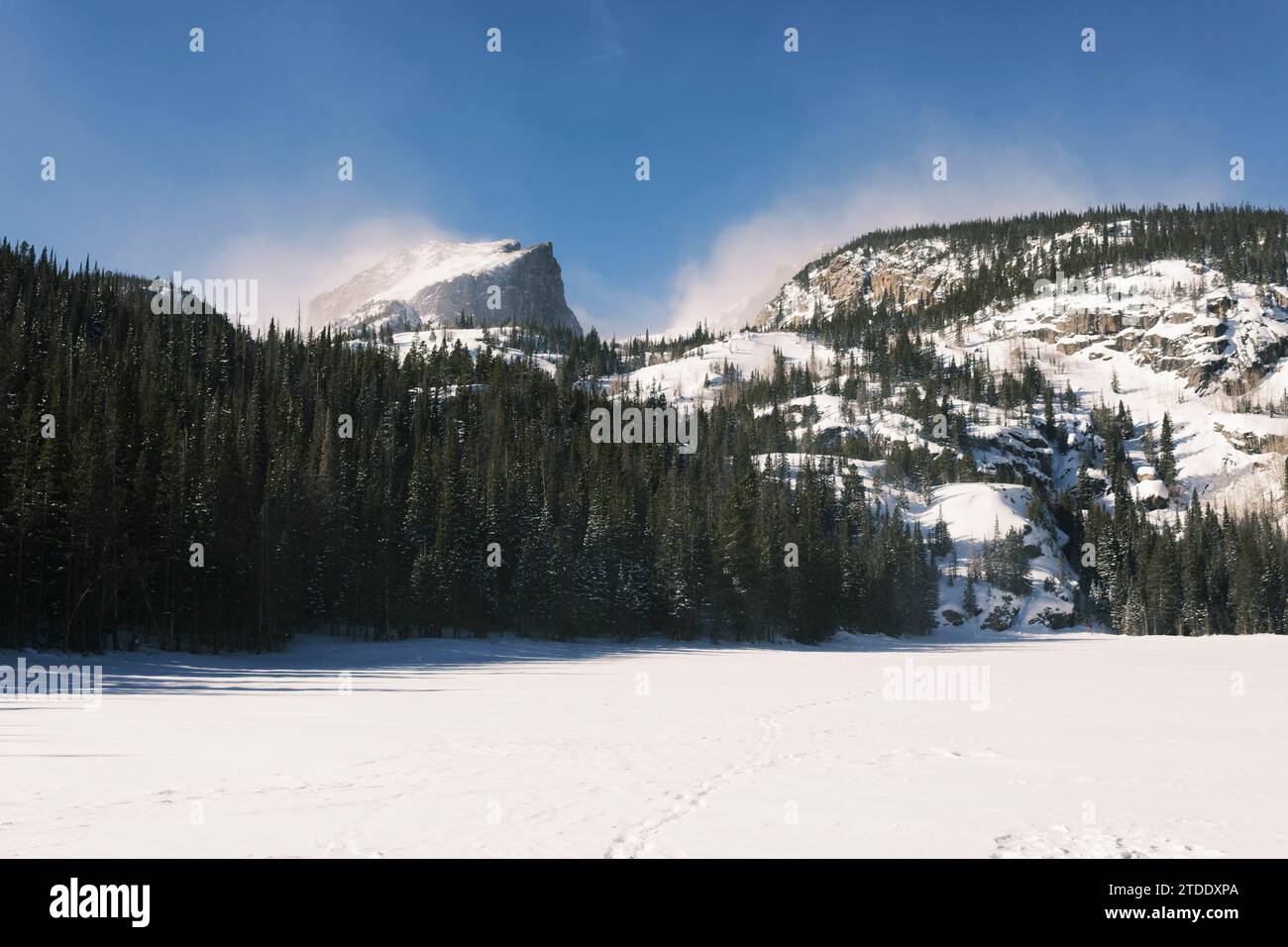 Frozen Bear Lake in Colorado with majestic mountains Stock Photo - Alamy