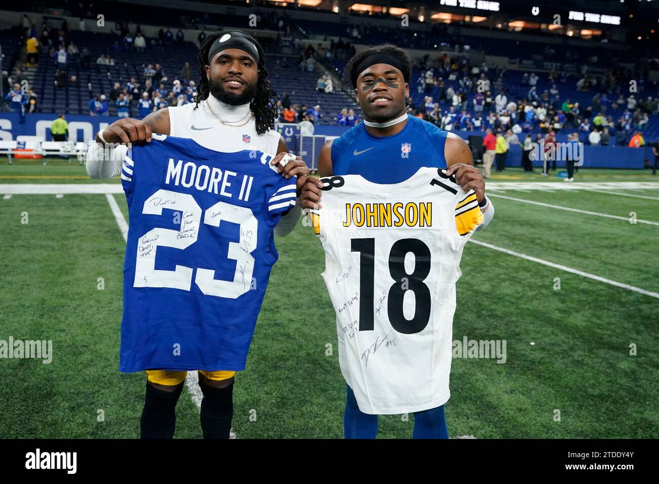 Pittsburgh Steelers wide receiver Diontae Johnson, left, and ...
