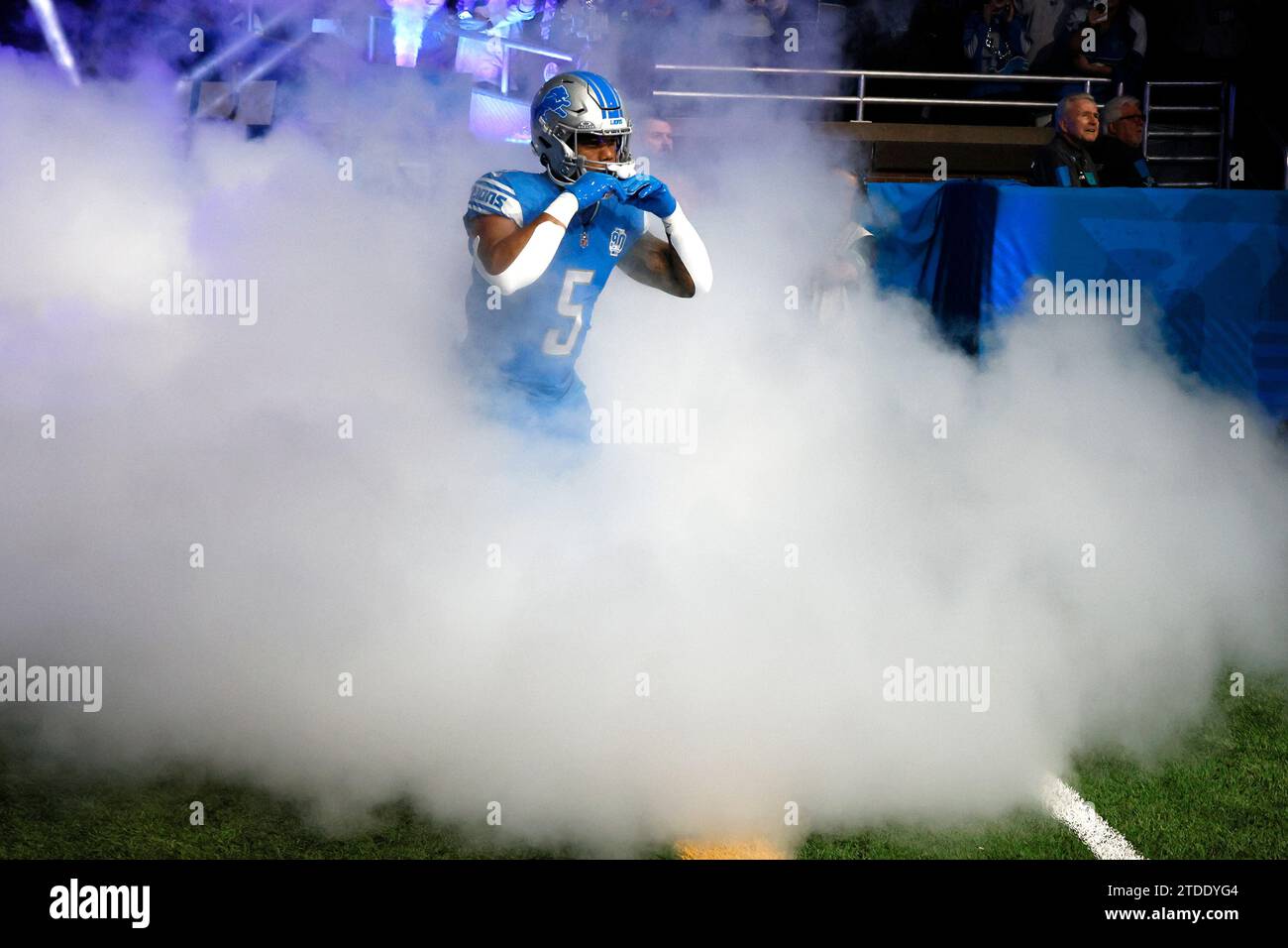Detroit Lions running back David Montgomery runs onto the field during ...