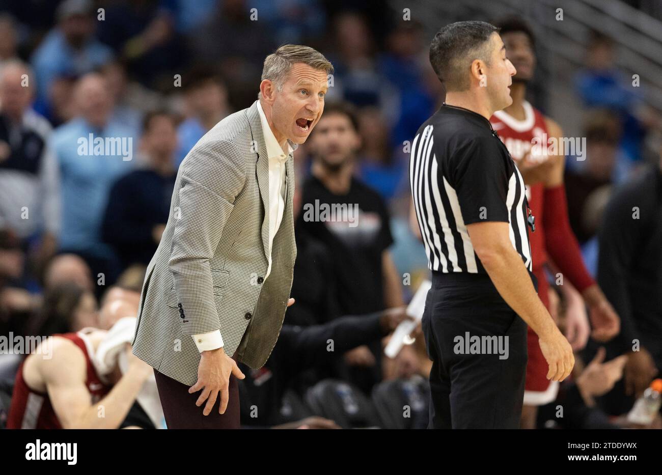 Alabama head coach Nate Oats, left, protests a foul called against his ...