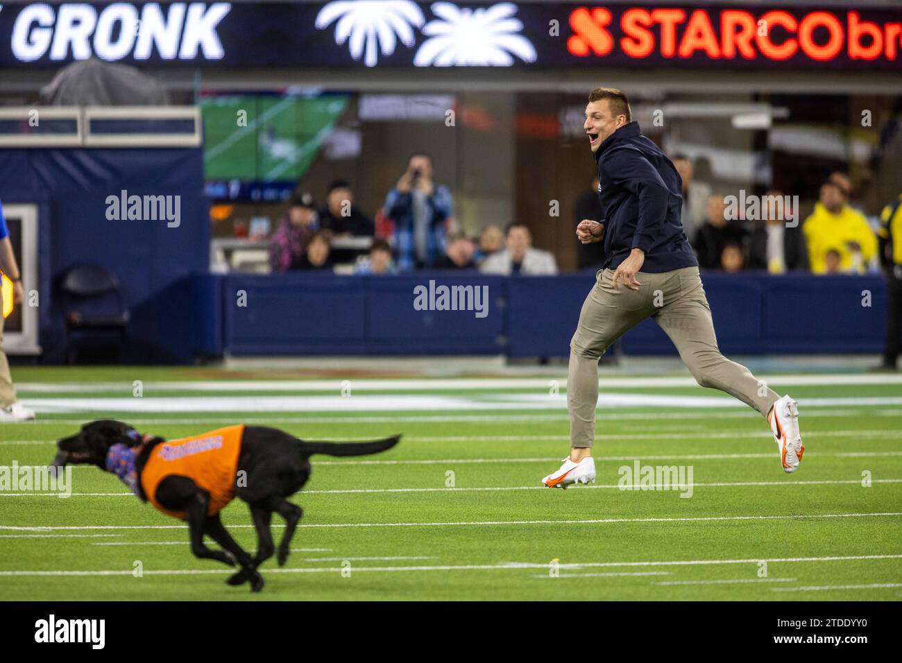 INGLEWOOD, CA - DECEMBER 16: Rob Gronkowski races Boise State's Tee Dog ...