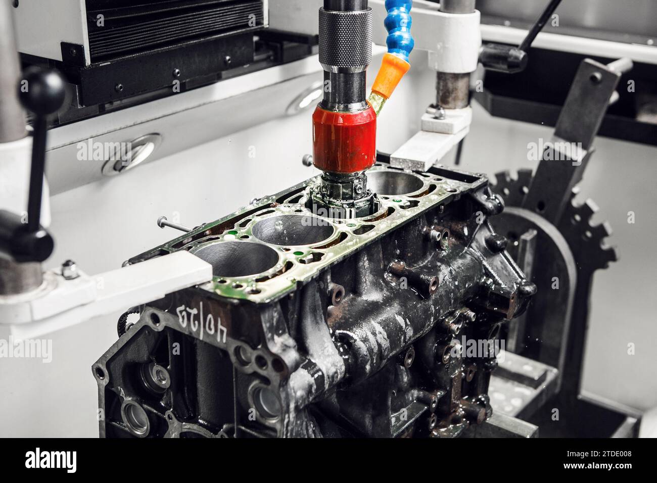 Engine block boring hi-res stock photography and images - Alamy
