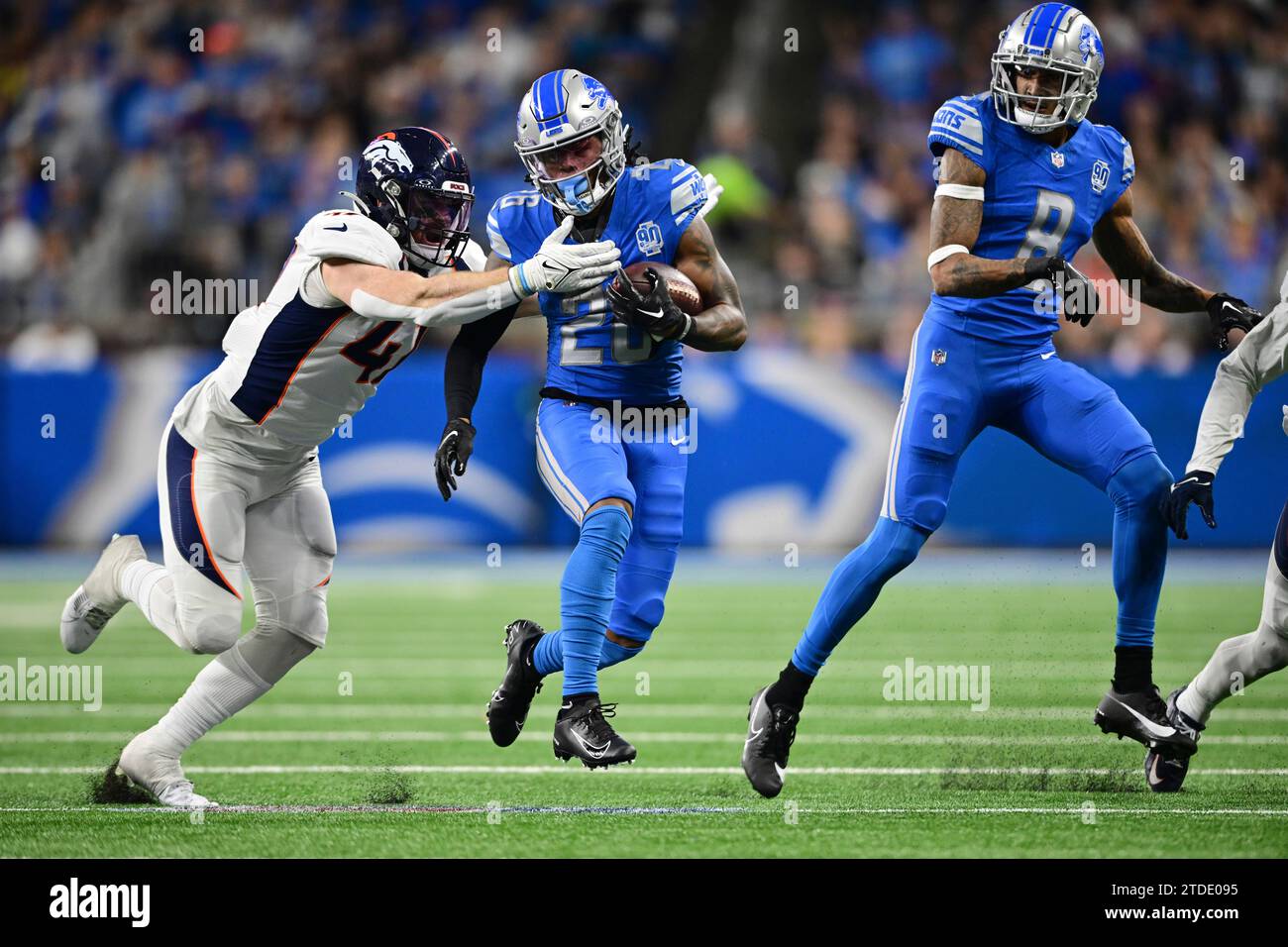 Denver Broncos linebacker Josey Jewell (47) reaches in on Detroit Lions ...