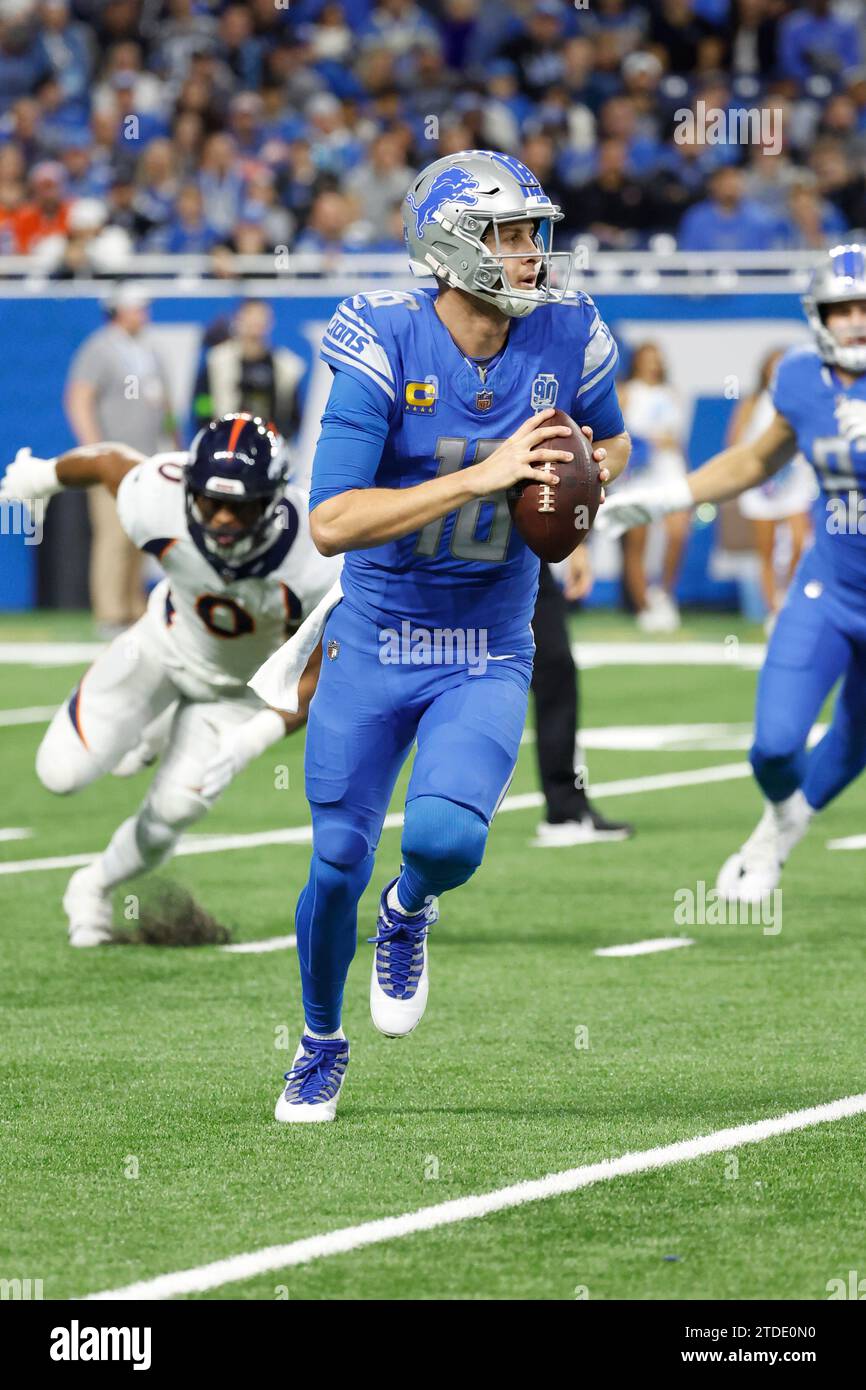 Detroit Lions quarterback Jared Goff (16) rolls out to pass against the ...