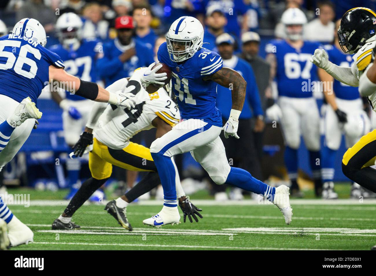Indianapolis Colts running back Tyler Goodson (31) runs to the outside ...