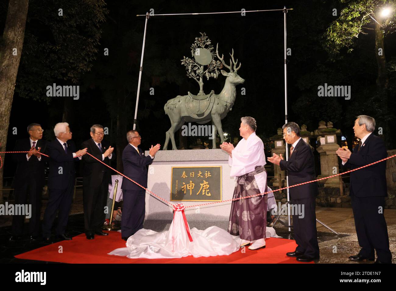 A bronze statue of Shinroku, sacred deer, is unveiled at Kasuga Taisha ...