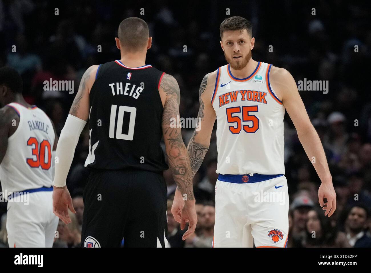 Los Angeles Clippers center Daniel Theis (10) and New York Knicks ...