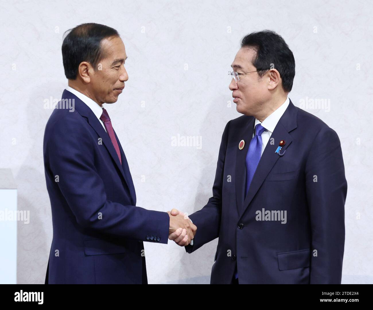 Indonesian President Joko Widodo and Japanese Prime Minister Fumio ...