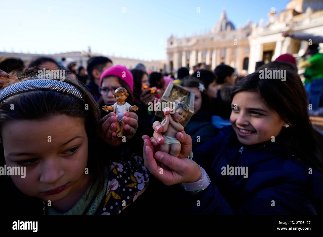 Children hold up statues of baby Jesus as they wait for Pope Francis ...