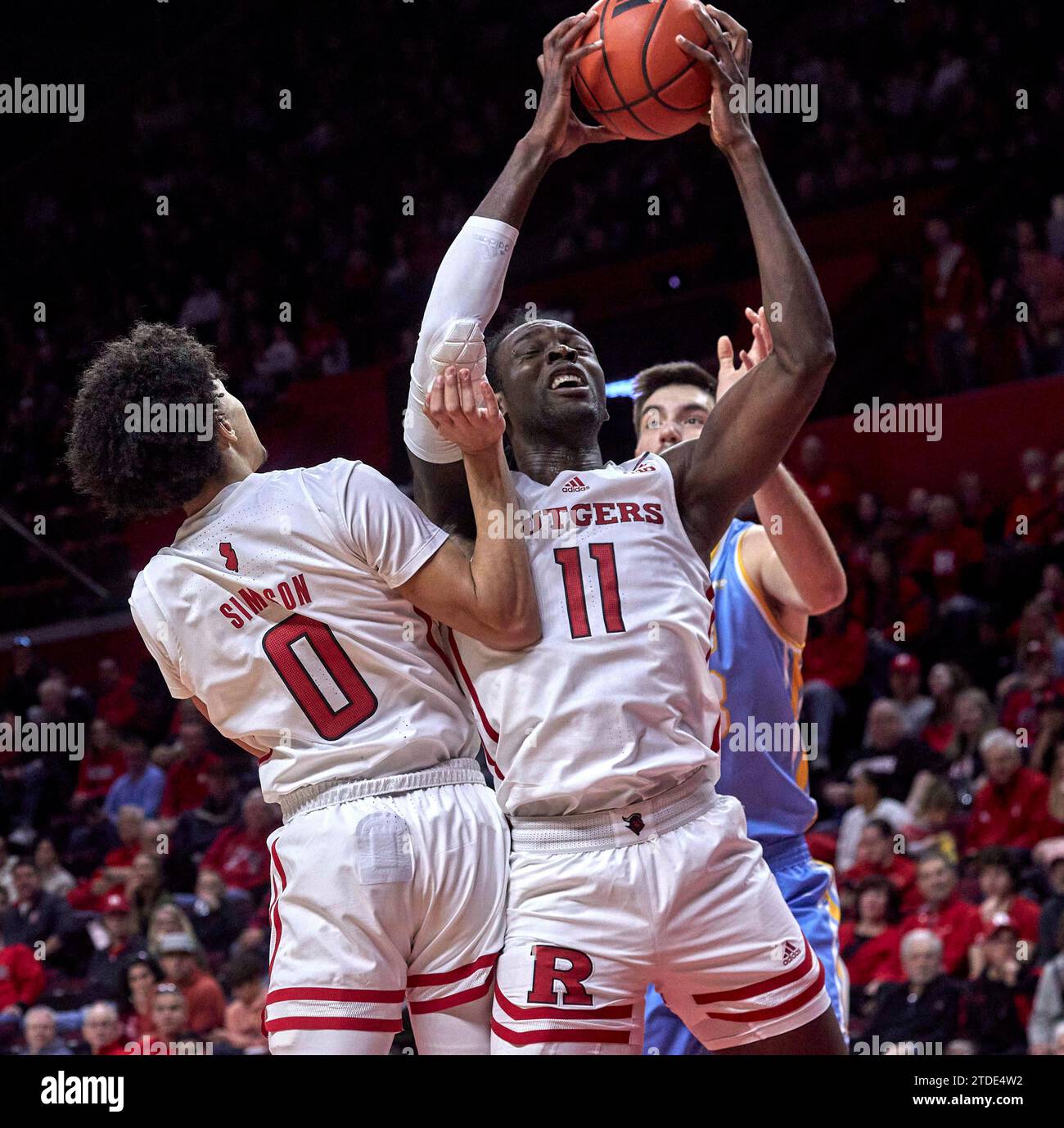 Rutgers Scarlet Knights center Clifford Omoruyi (11) grabs a rebound in ...