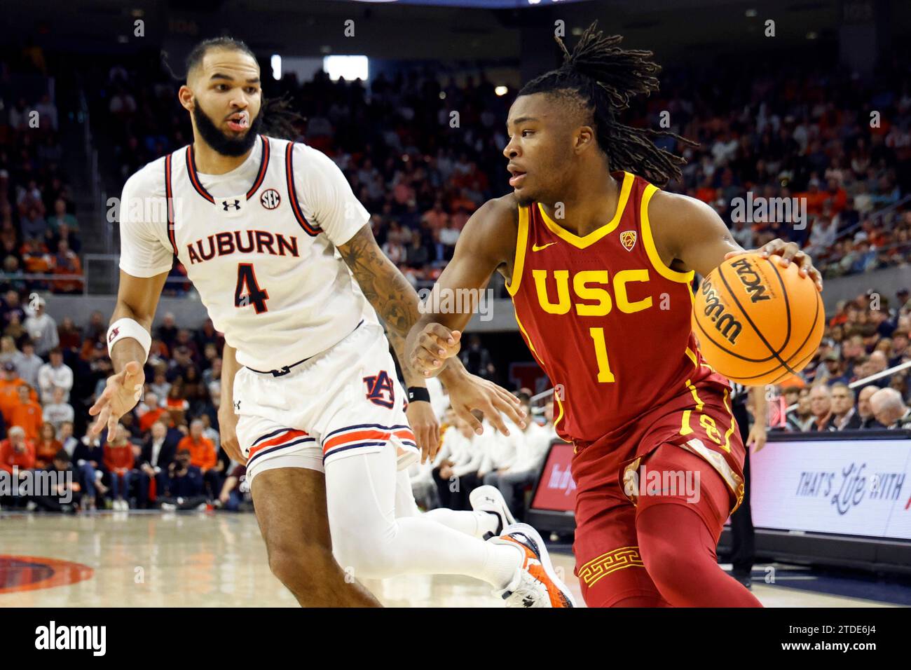 USC guard Isaiah Collier (1) drives to the baseline around Auburn ...