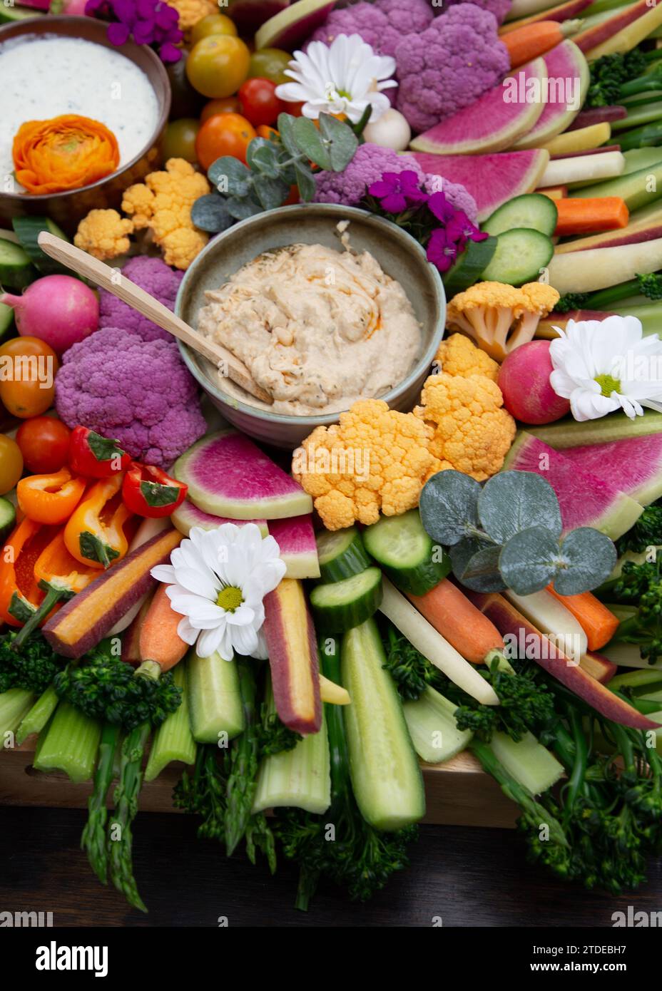 Platter with hummus dip and sliced vegetables Stock Photo - Alamy