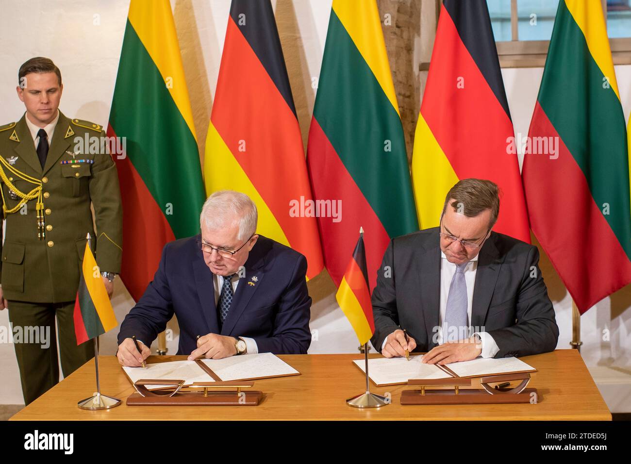 Lithuanian Defense Minister Arvydas Anusauskas, left, and German ...