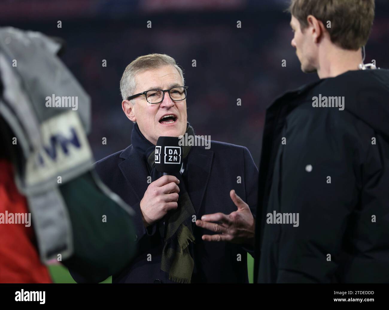 Vorstandsvorsitzender fc bayern munchen beim interview dazn hi-res ...