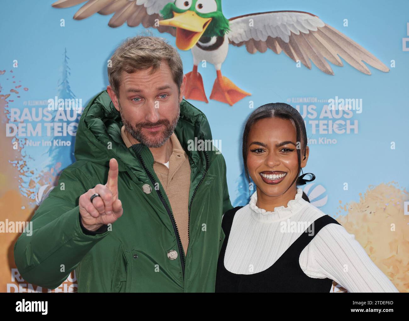 v.l. Daniel Boschmann mit Aminata Belli waehrend der Deutschland ...