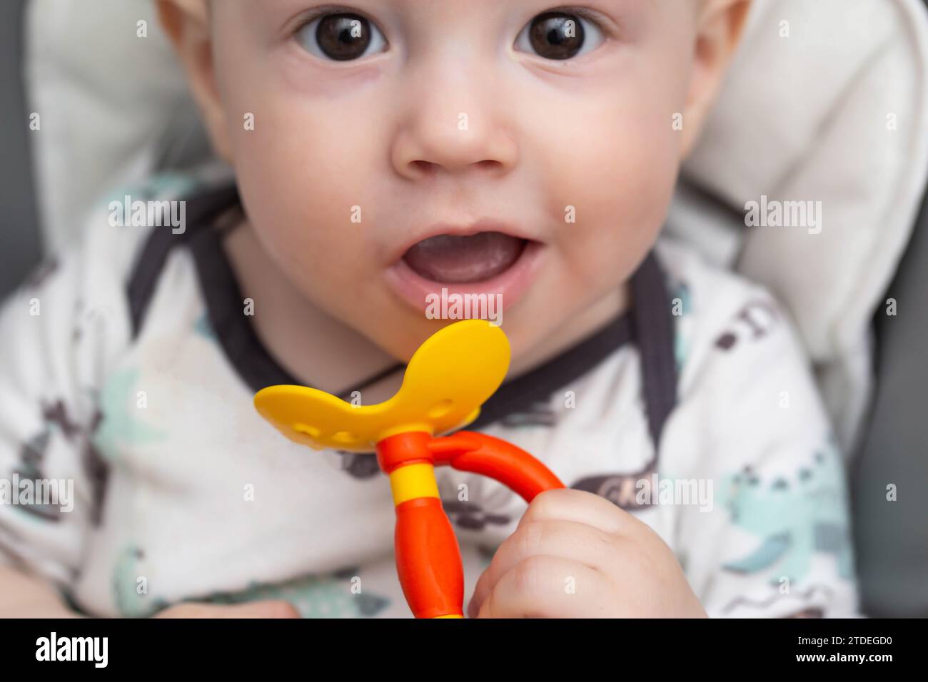 Portrait child who bites hi-res stock photography and images - Alamy