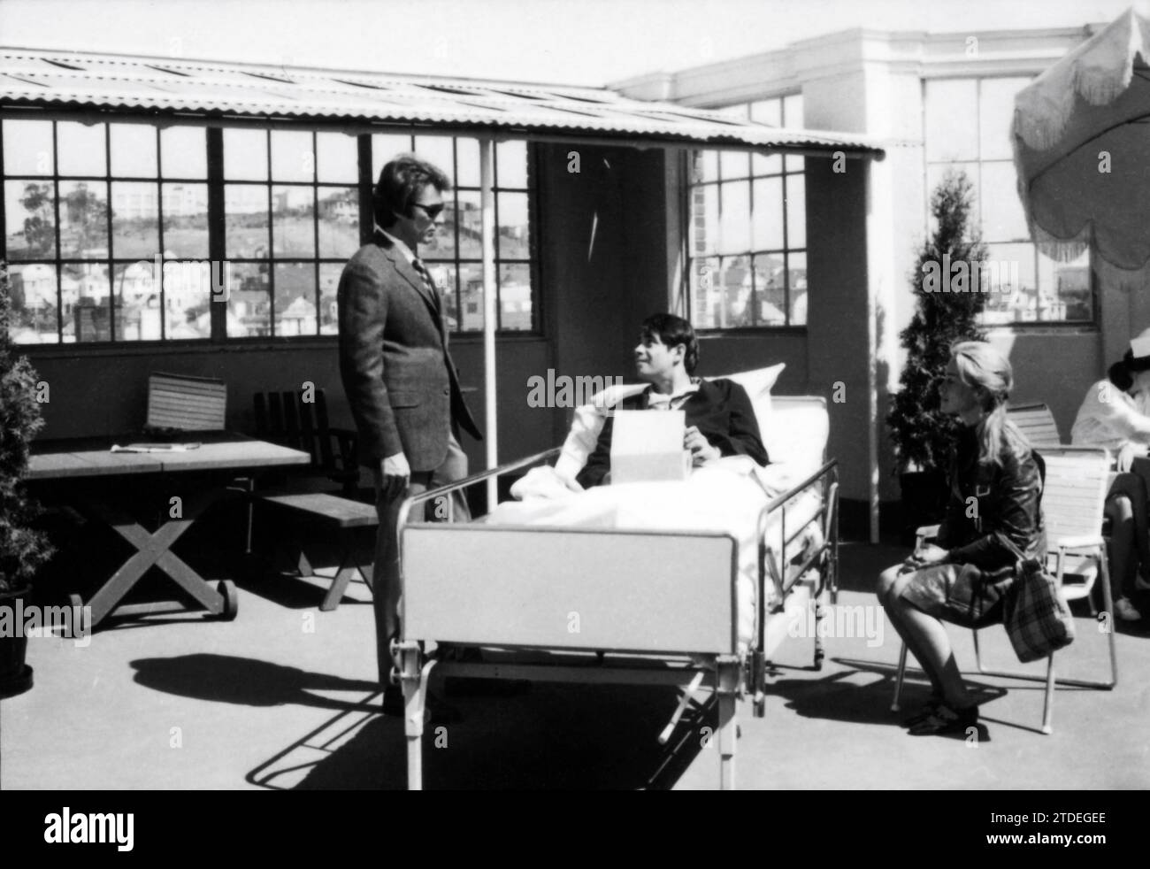 CLINT EASTWOOD RENI SANTONI and LYN EDGINGTON on set location candid ...