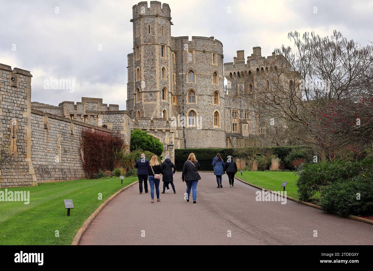 Tourists visiting Windsor Castle, the Berkshire residence of King ...