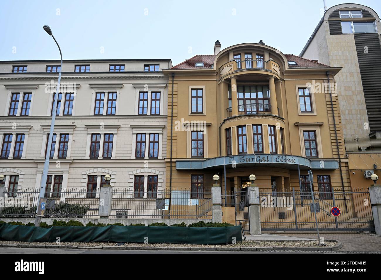 Launch of operation of robotic surgical operation system Versius at ...