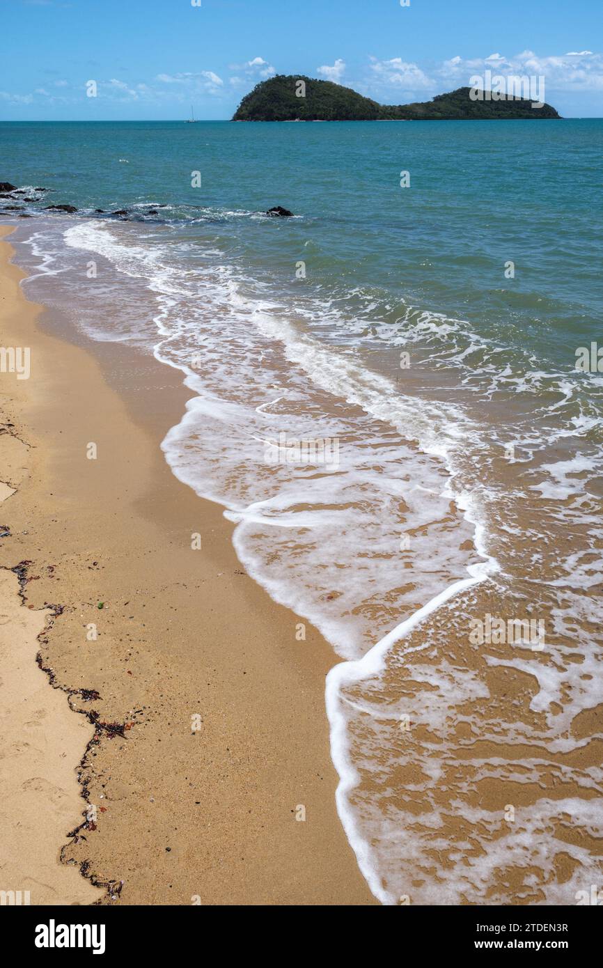 Double Island from the beach at Palm Cove, Queensland, Australia Stock ...
