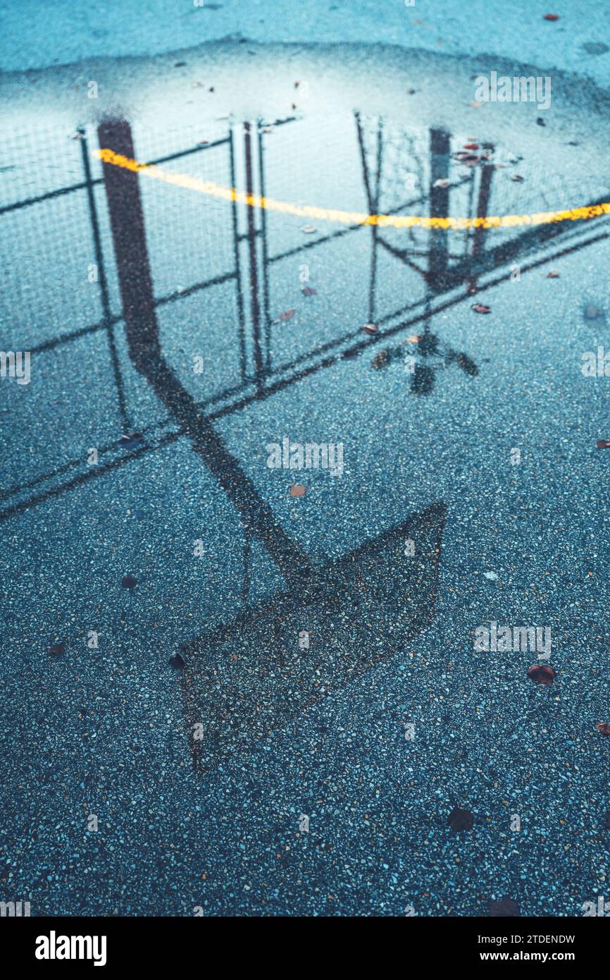 Outdoor basketball court in the rain hi-res stock photography and ...