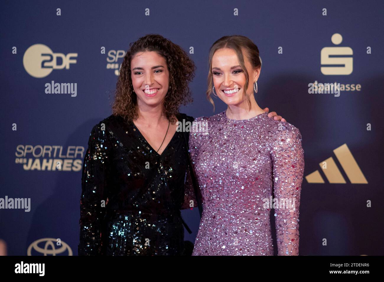 Nicky Hollaus (links, Physiotherapeutin Rudern), Nele Schenker (rechts ...