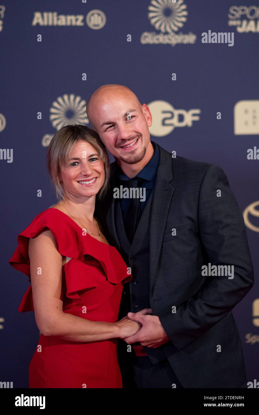 Frank Staebler (Ringen) mit Ehefrau Sandra Staebler auf dem roten ...
