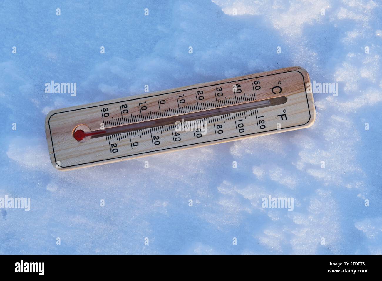 Outdoor thermometer street in snow with low sub zero temperature in sunny frosty weather Stock ...