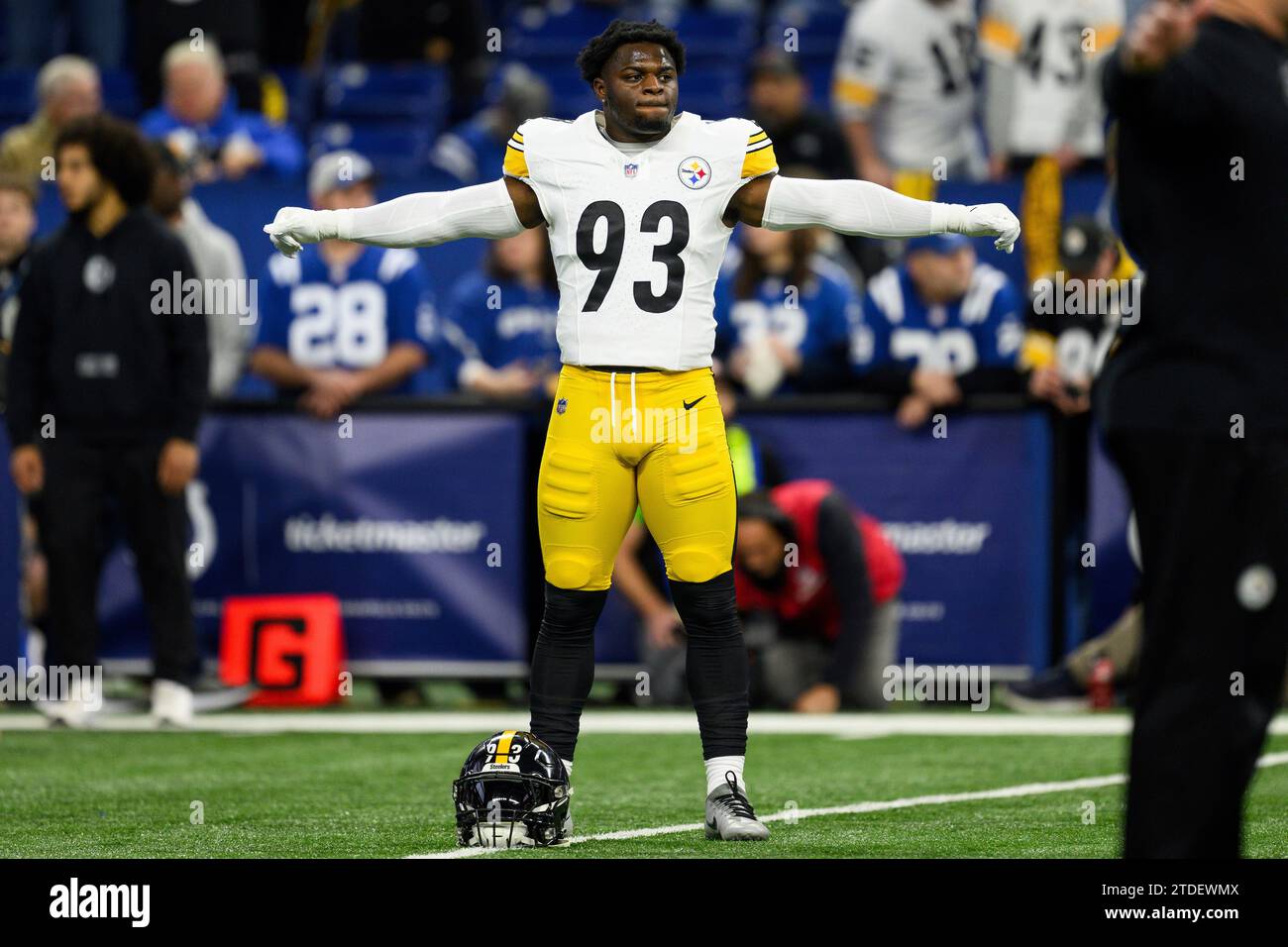Pittsburgh Steelers linebacker Mark Robinson (93) warms up on the field ...