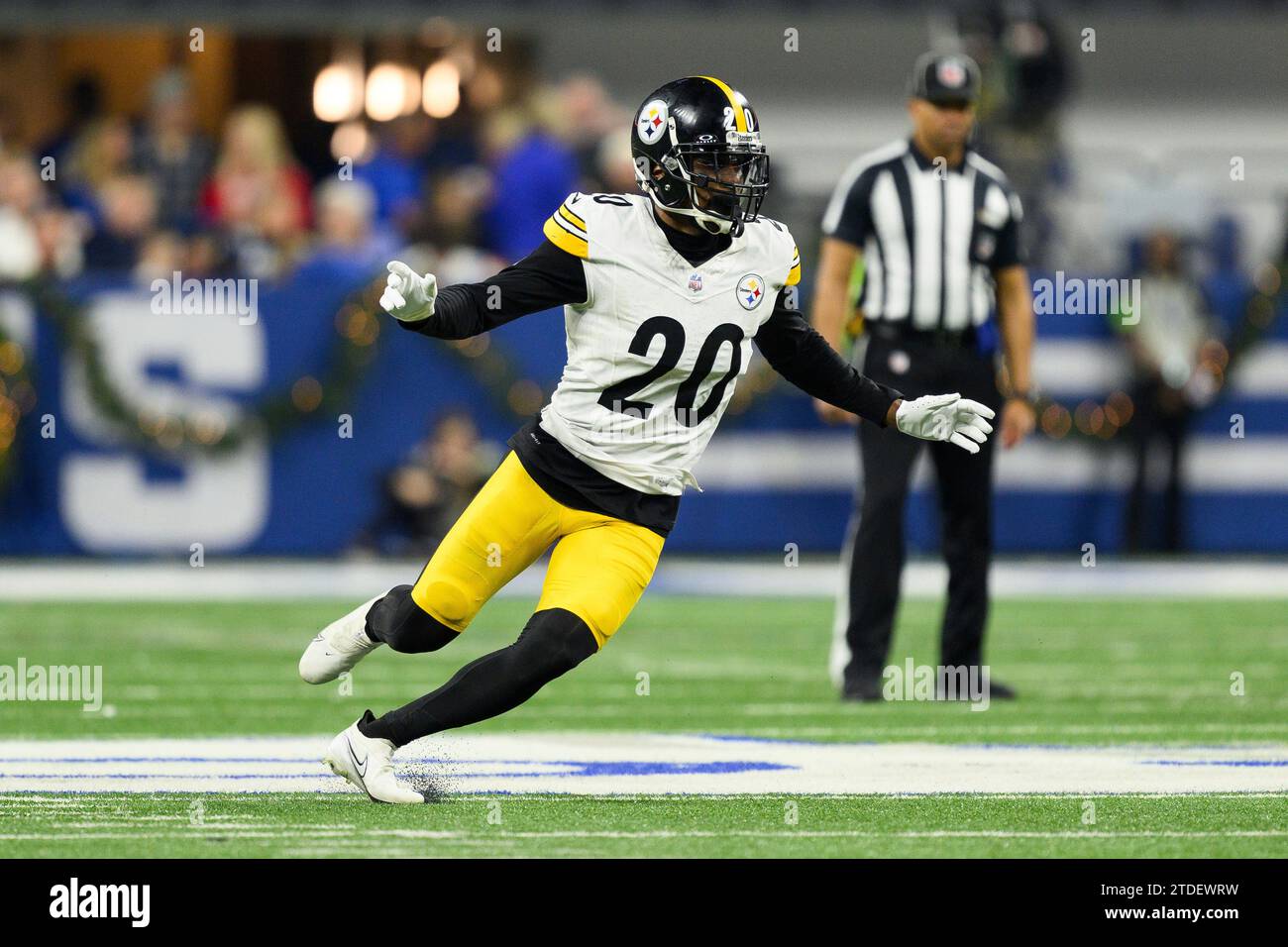 Pittsburgh Steelers cornerback Patrick Peterson (20) runs down the ...