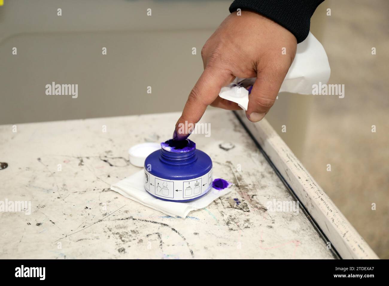 Baghdad, Iraq. 18th Dec, 2023. A voter marks his finger with ink during ...