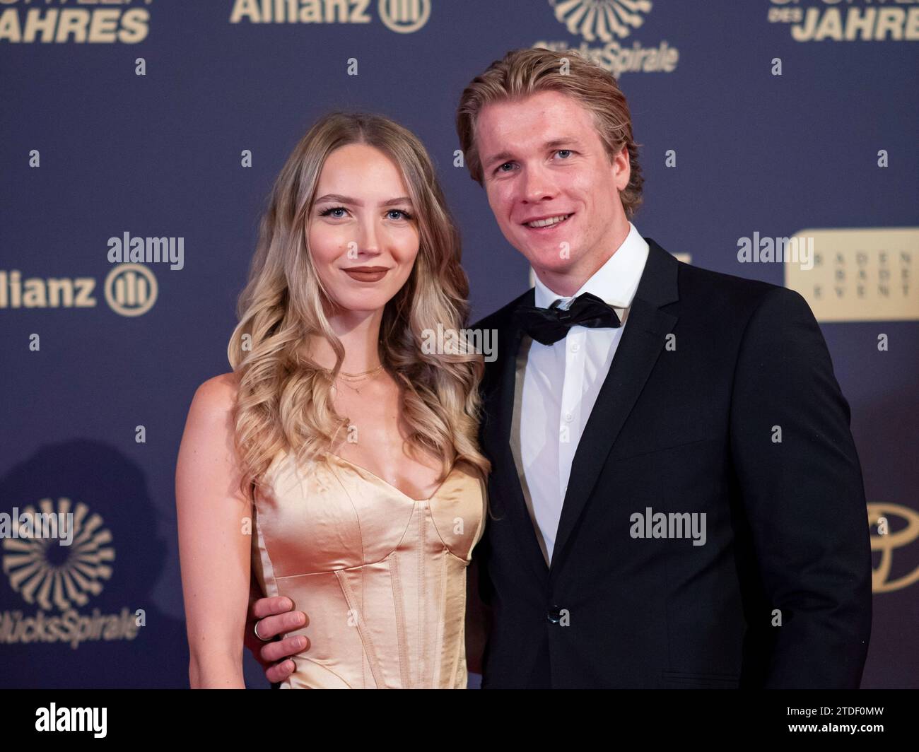 Jacob Schopf (Kajak Vierer) mit Freundin Emily Schilf auf dem roten ...
