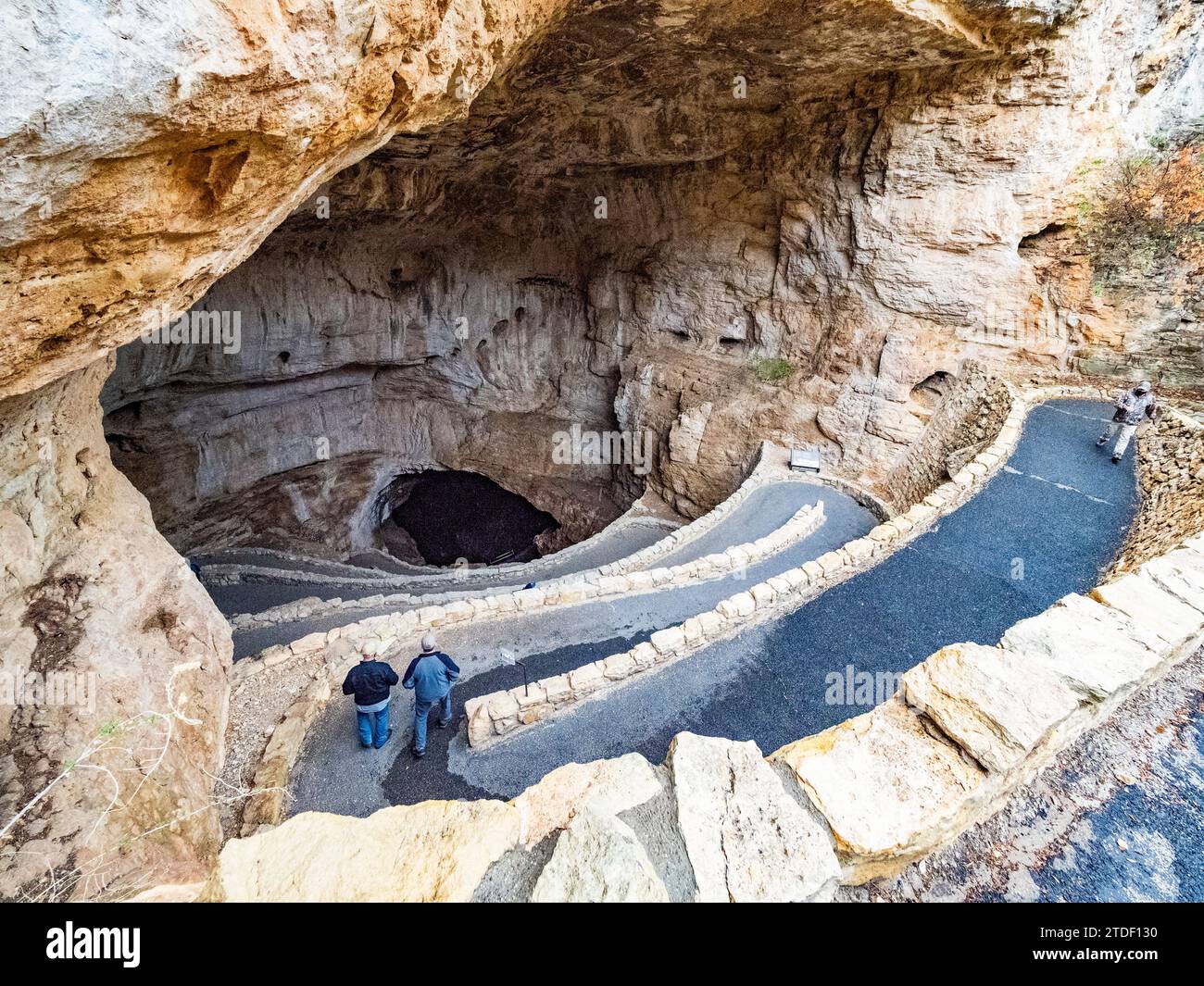 Entrance to the main cave at Carlsbad Caverns National Park, UNESCO ...