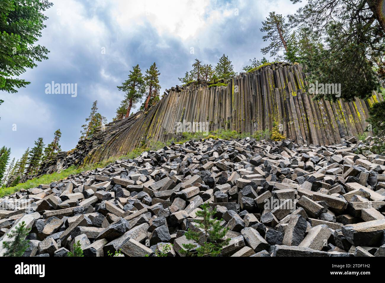 Rock formation of columnar basalt, Devils Postpile National Monument ...