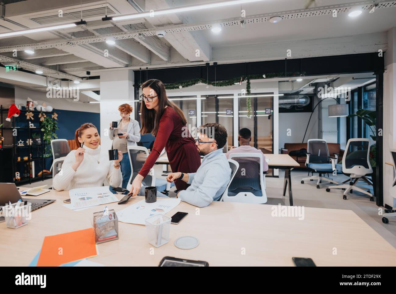 Team reviewing financial reports hi-res stock photography and images ...