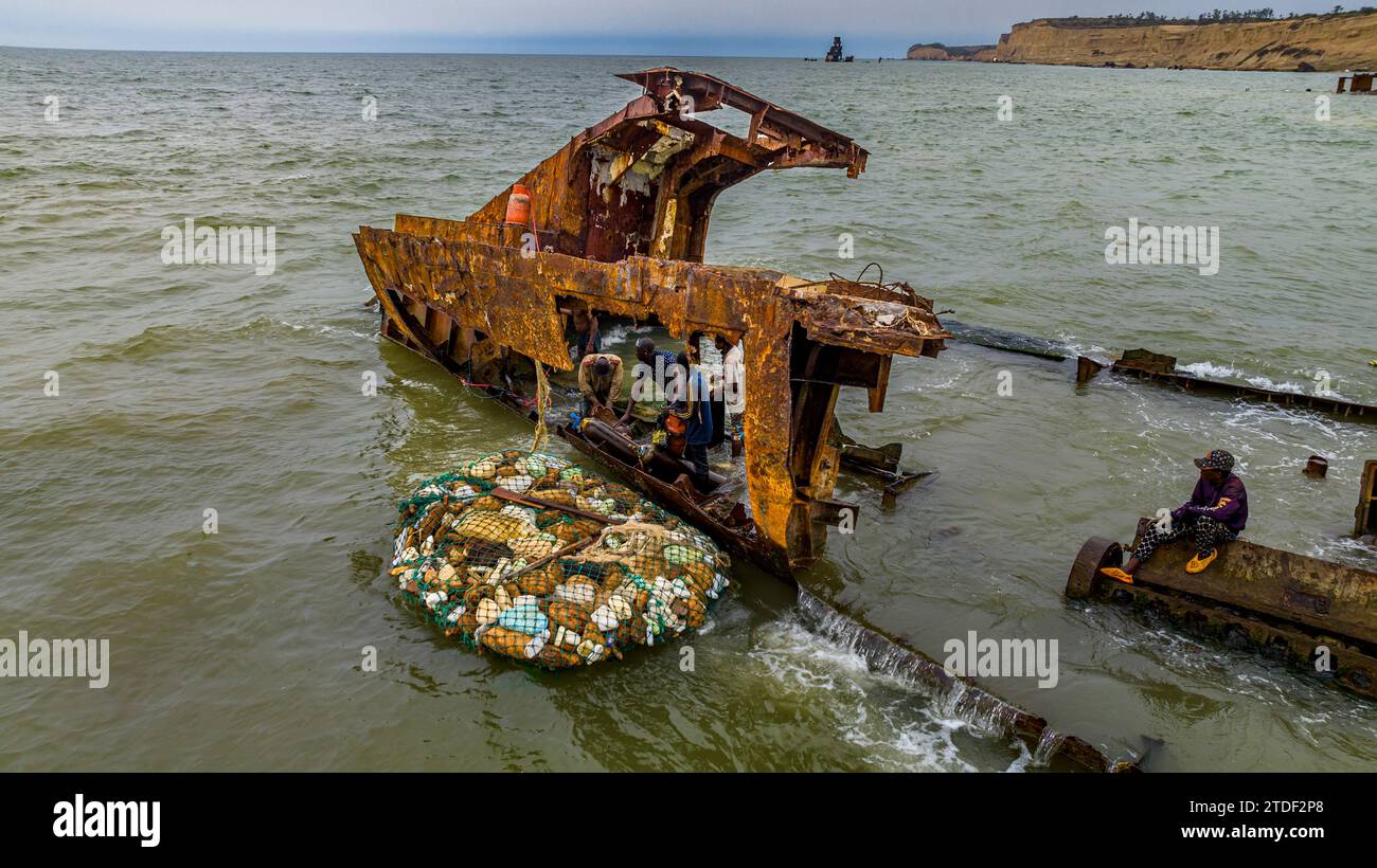 Men dismantling a boat on Shipwreck beach, Bay of Santiago, Luanda ...