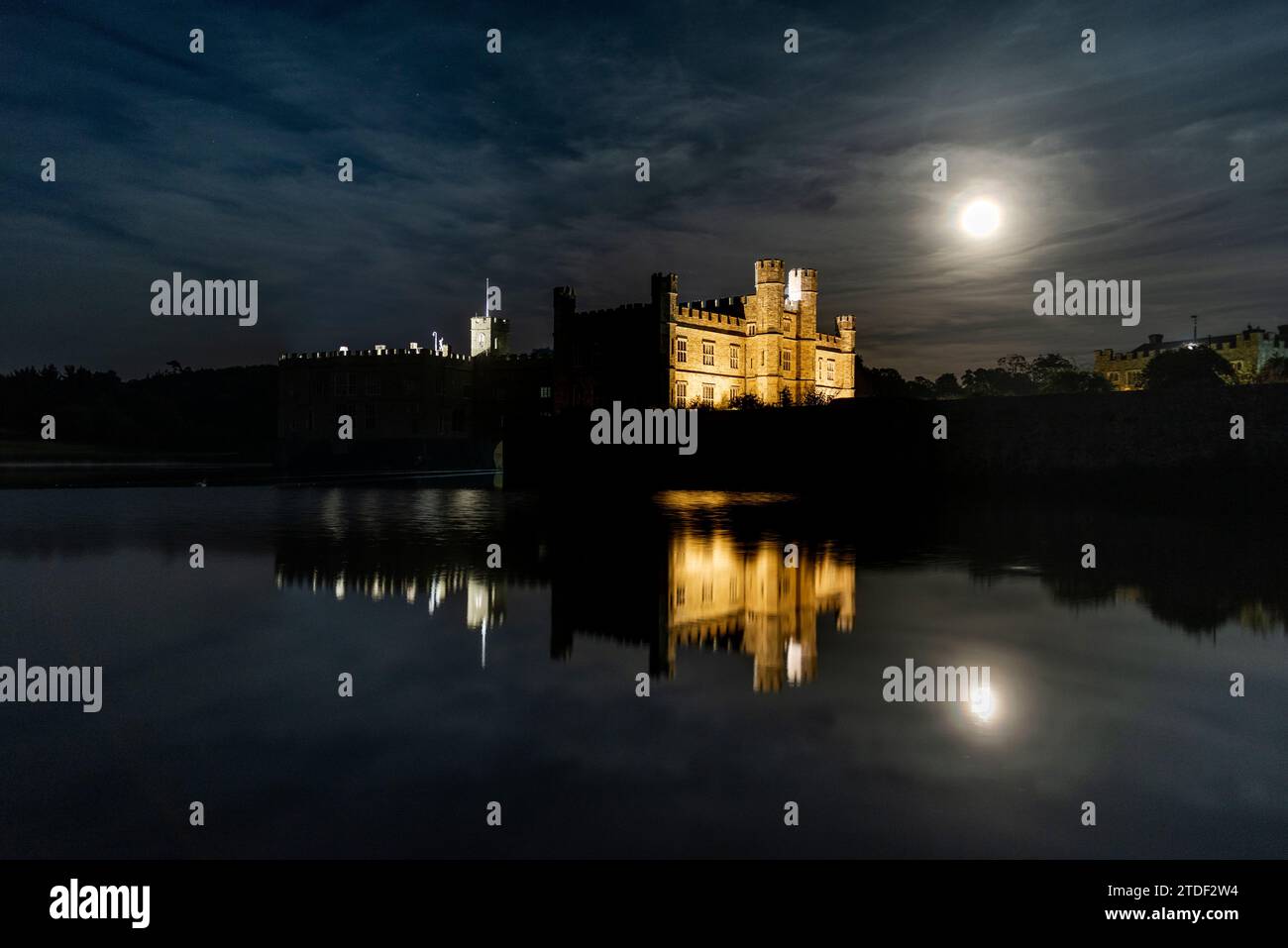 Full moon rising over Leeds Castle, near Maidstone, Kent, England ...