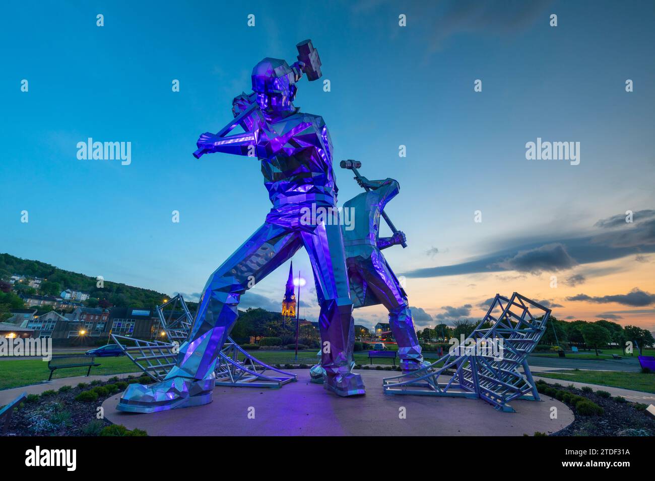 The Shipbuilders of Port Glasgow Statues, Coronation Park, Port Glasgow ...