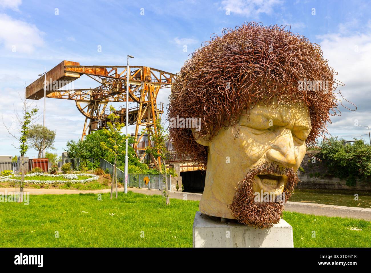 Statue of Luke Kelly, Sheriff Street Lifting Bridge in background ...