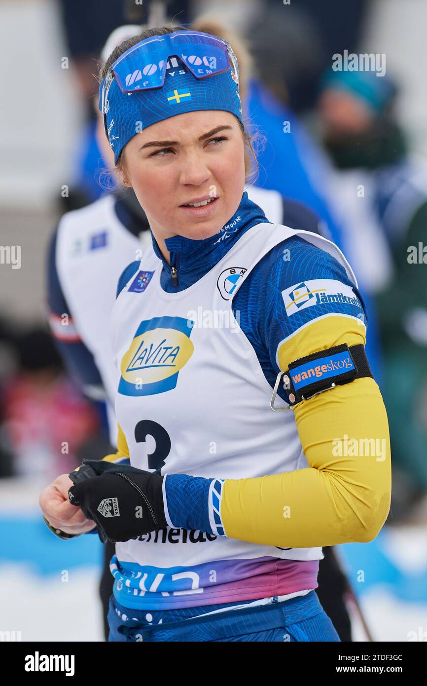 Lenzerheide, Schweiz, 14. Dezember 2023. Andersson Sara SWE beim 7.5 km ...