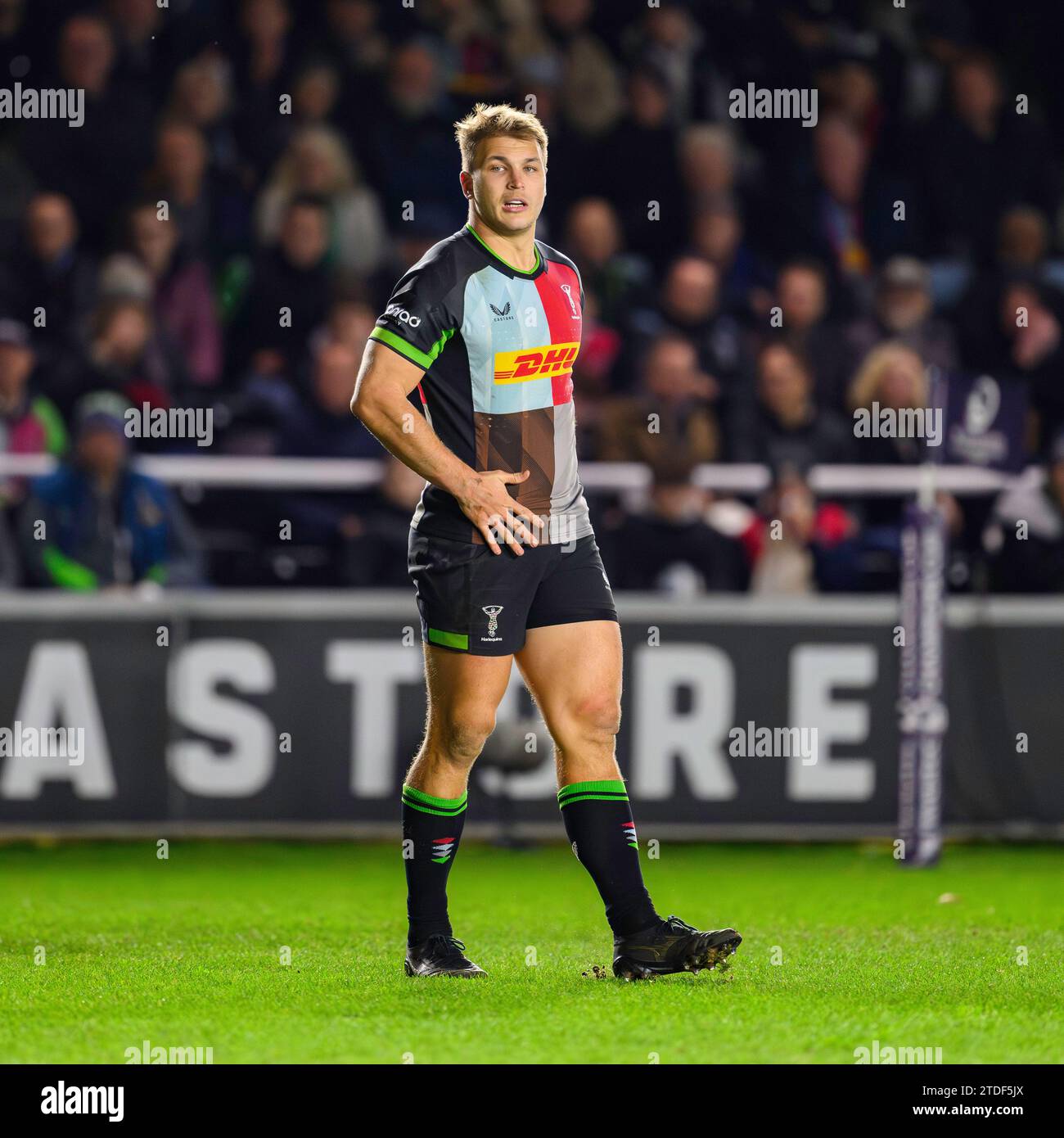 LONDON, UNITED KINGDOM. 17th, Dec 2023. Andre Esterhuizen of Harlequins ...