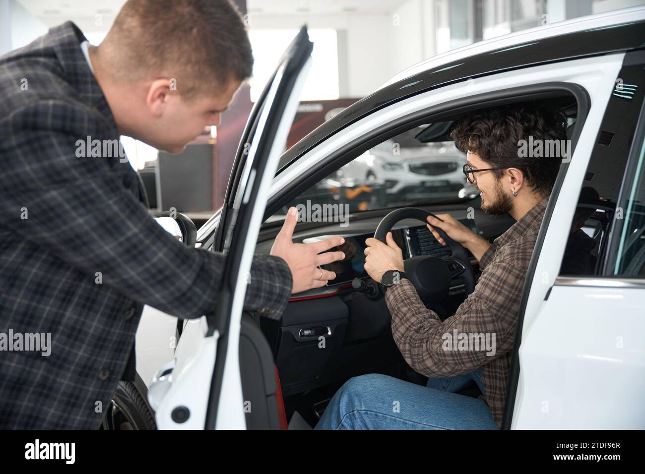 Explaining new business model hi-res stock photography and images - Alamy