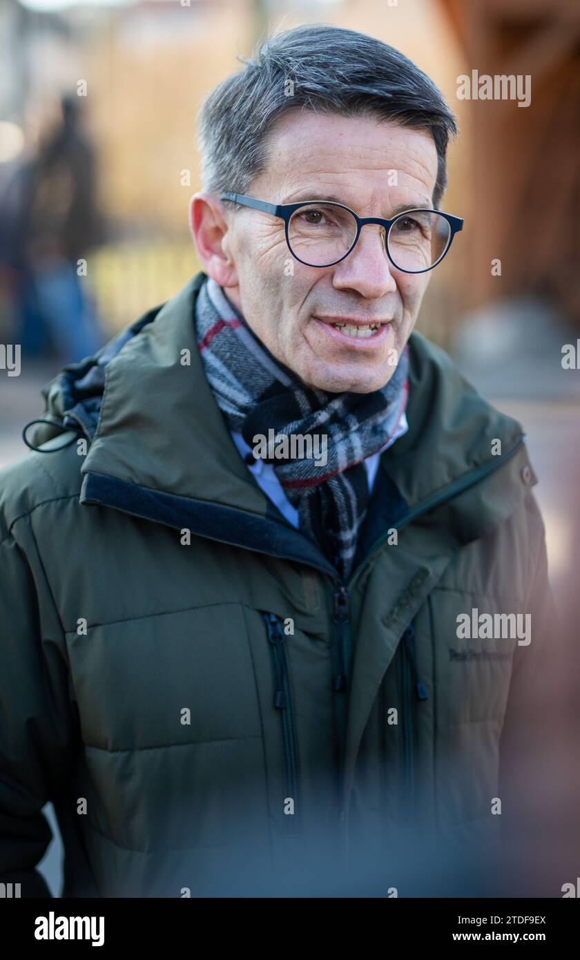 Bingen Hitzkofen, Germany. 18th Dec, 2023. Jochen Fetzer, Mayor of ...