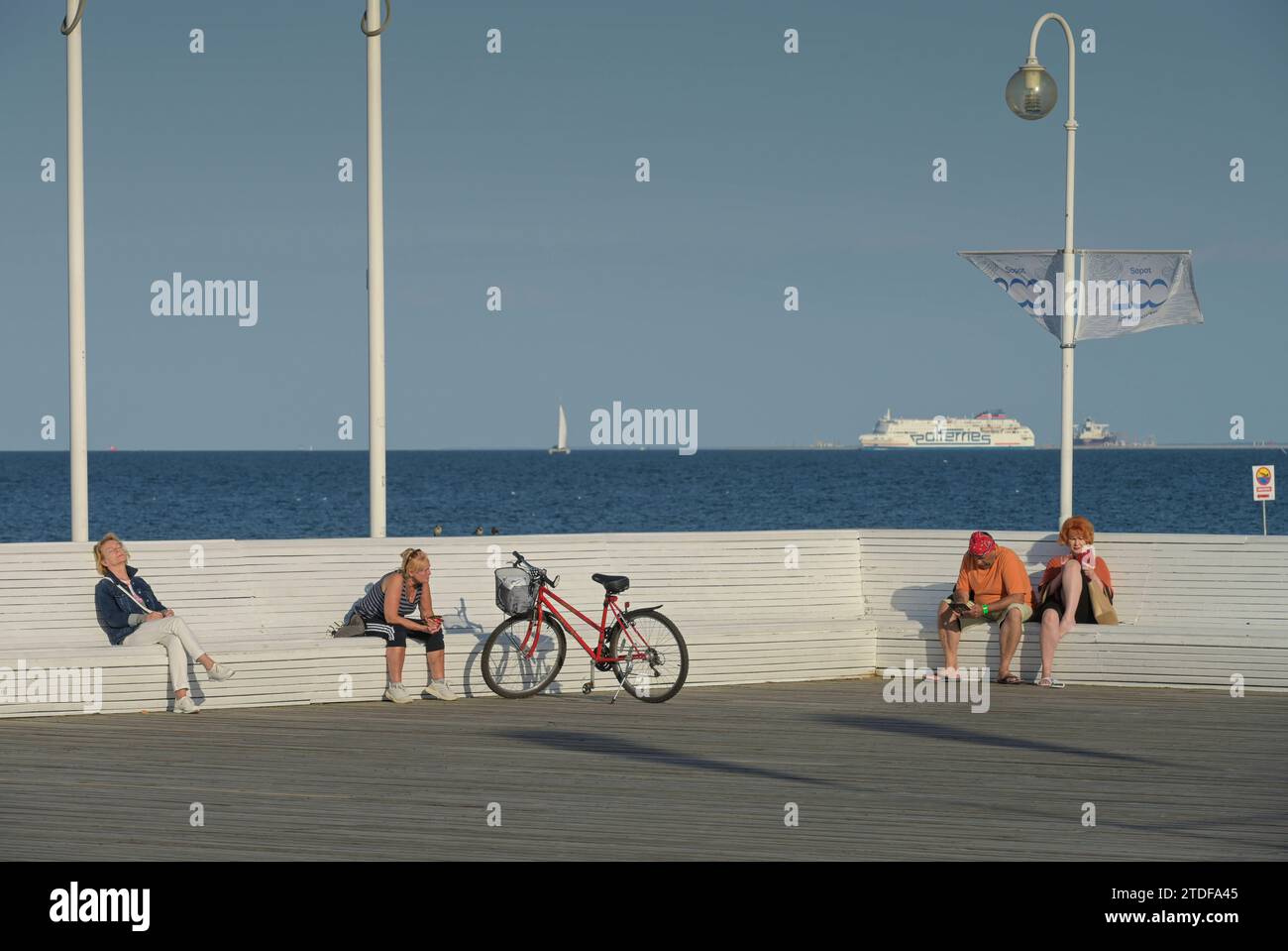 Touristen, Seebrücke - Sopot Molo, Zoppot, Woiwodschaft Pommern, Polen ...