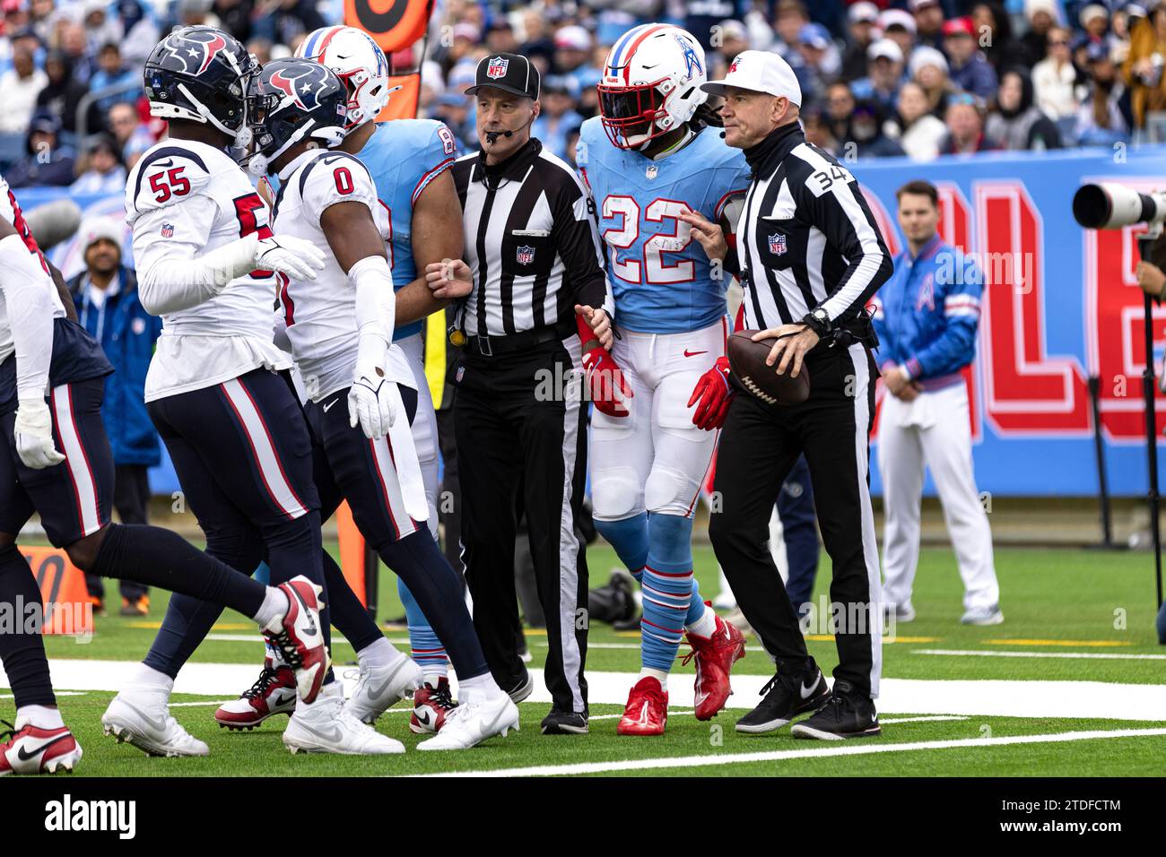 Officials restrain Tennessee Titans running back Derrick Henry (22 ...