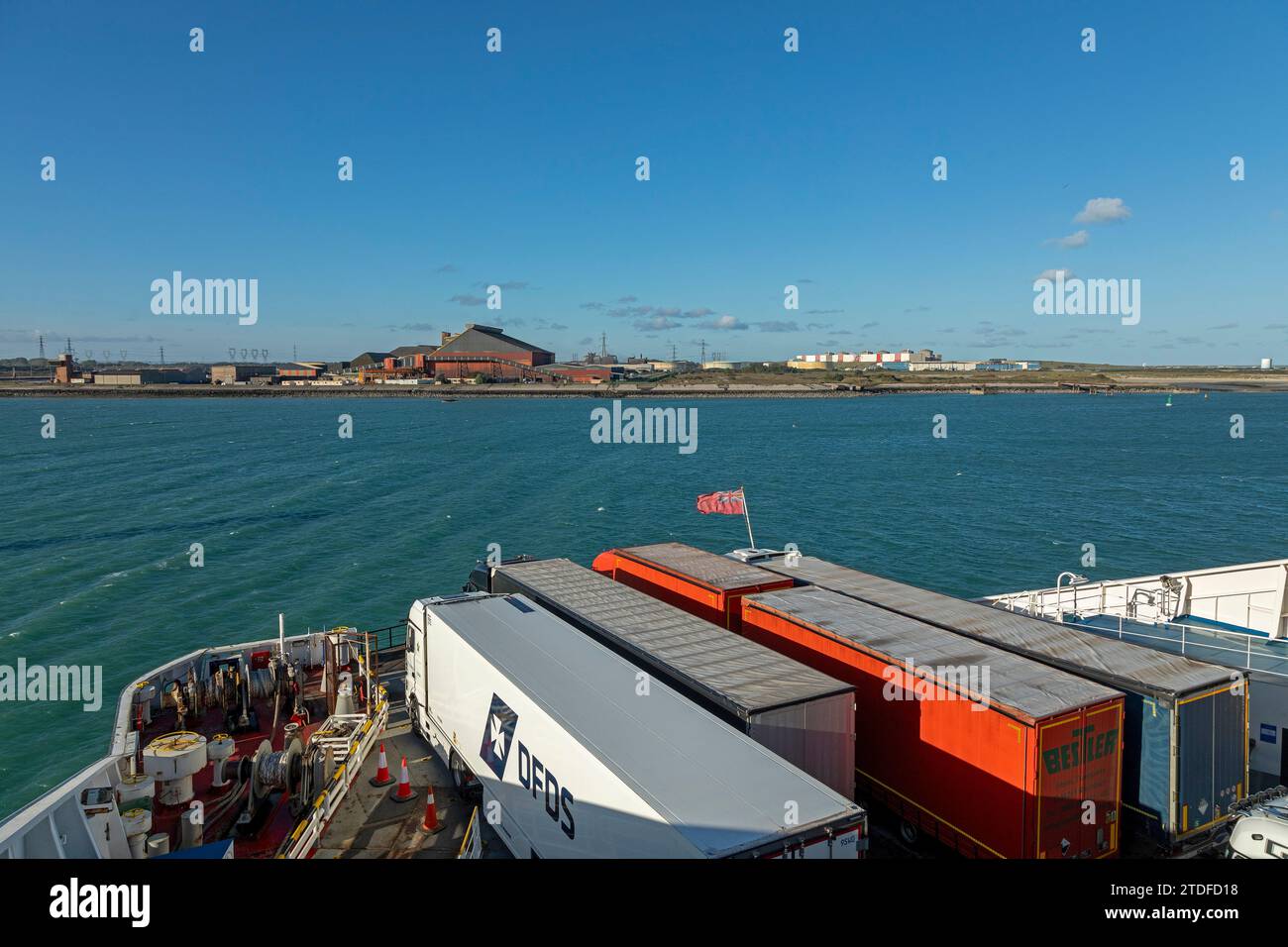 Car ferry leaving harbour, lorries, trucks, Dunkerque, Frankreich Stock ...