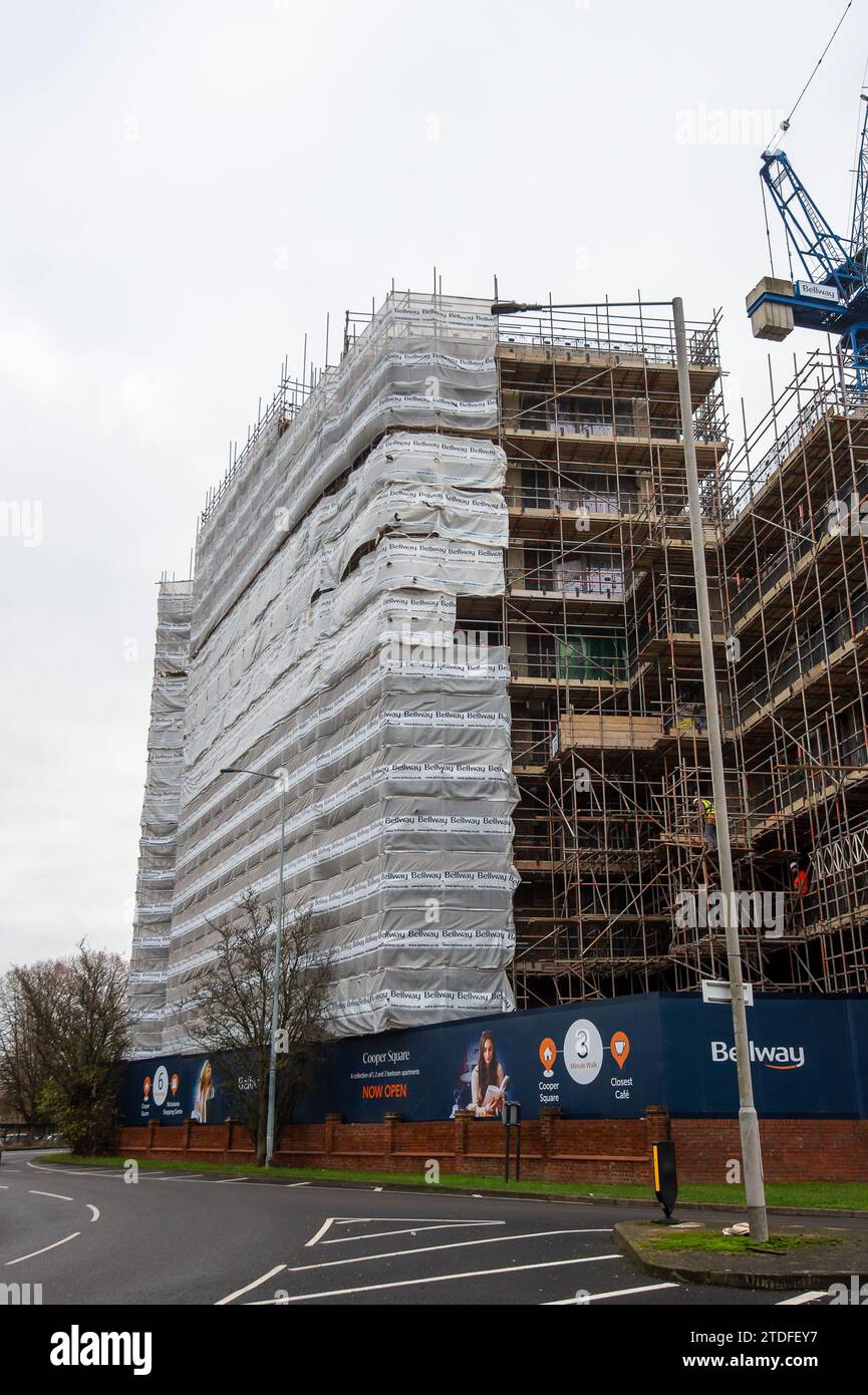 Maidenhead, UK. 15th December, 2023. Bellway Homes apartments under ...