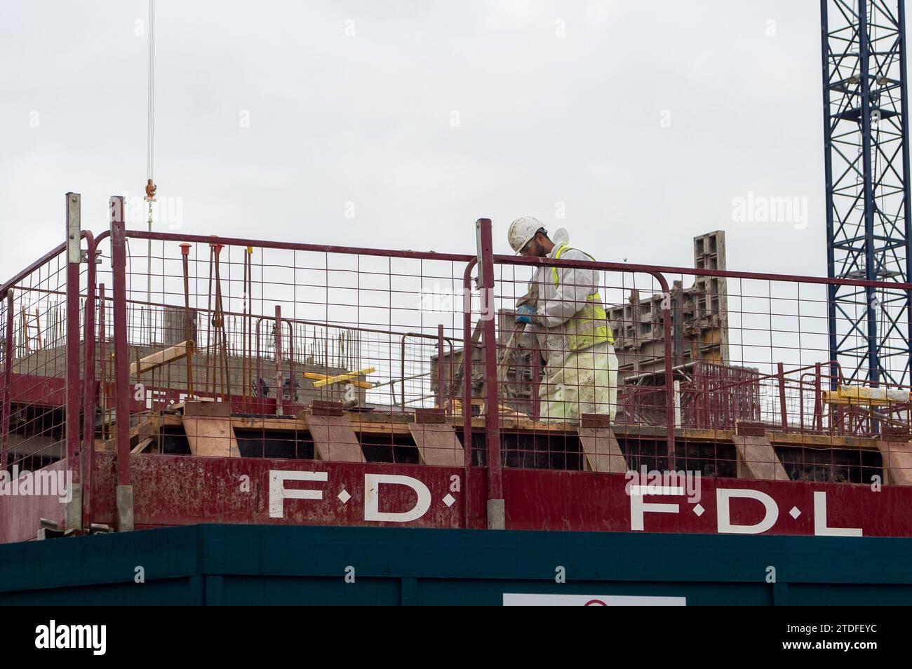 Maidenhead, UK. 15th December, 2023. Homes under construction in ...