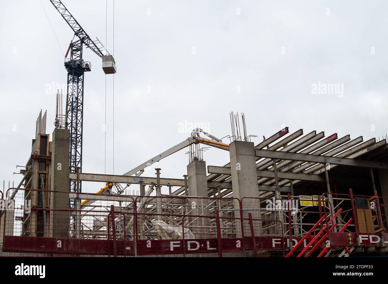 Maidenhead, UK. 15th December, 2023. Homes under construction in ...