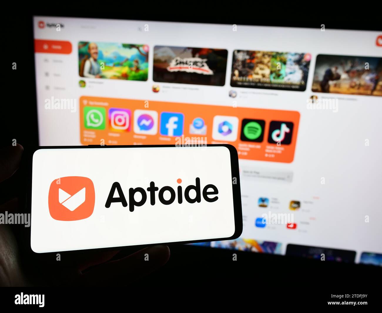Aptoide app hi-res stock photography and images - Alamy